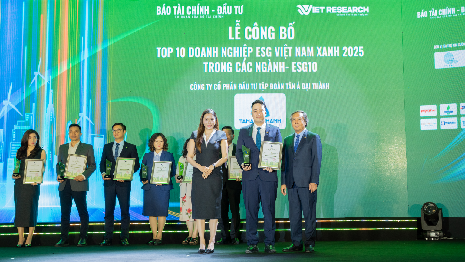 Tân Á Đại Thành được vinh danh trong Top 100 Doanh nghiệp ESG Việt Nam Xanh 2025 – Chương trình ...